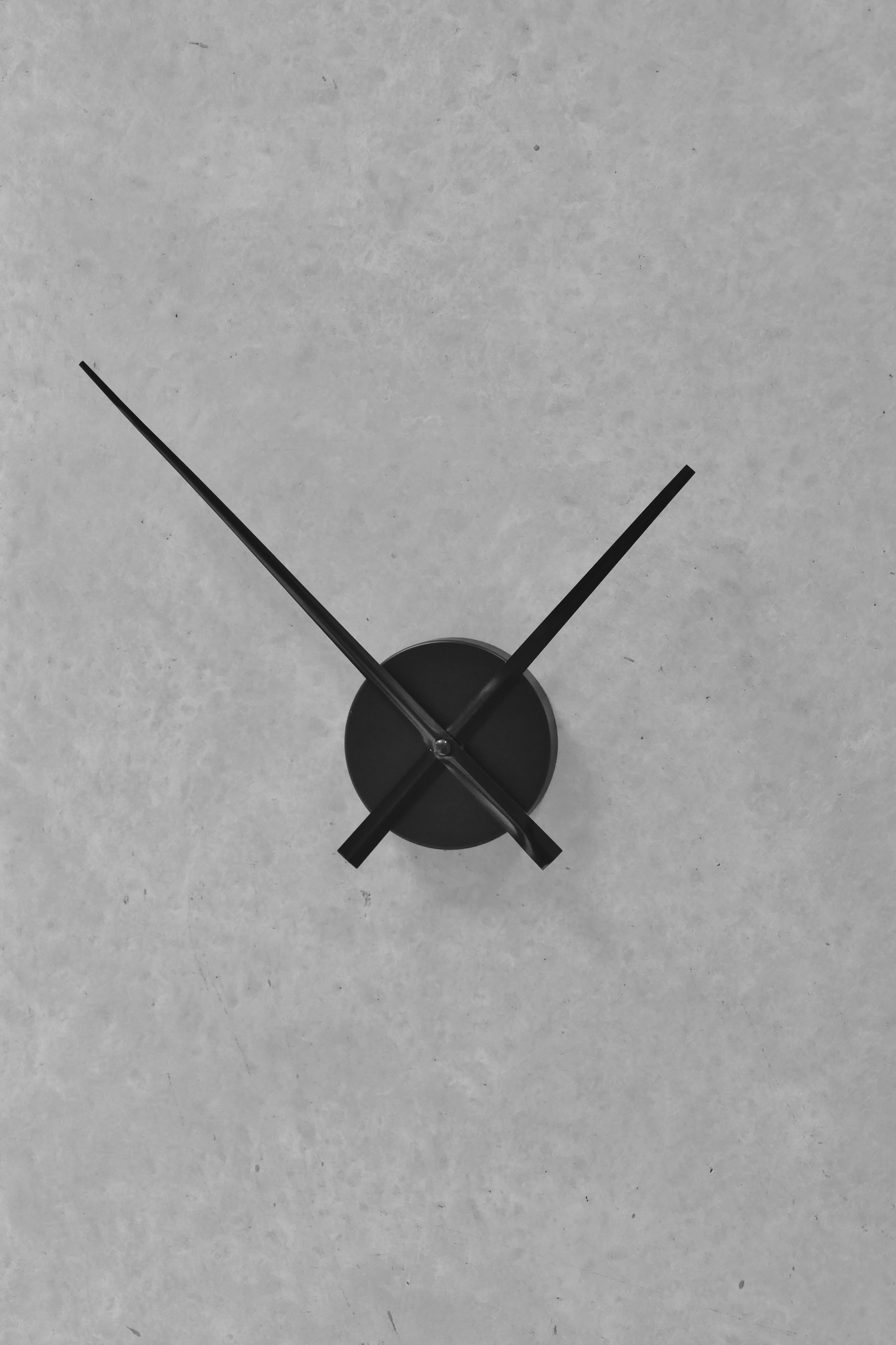 Analogue metal wall clock MINIMALIST | TFA Dostmann
