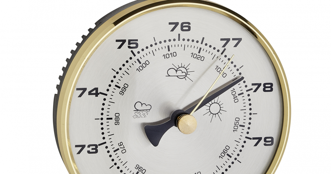 Analogue barometer with brass ring | TFA Dostmann
